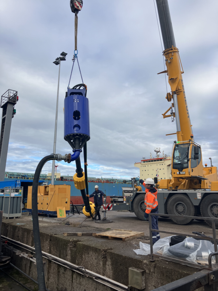 Dredging in difficult conditions - Submar | Subsea Services